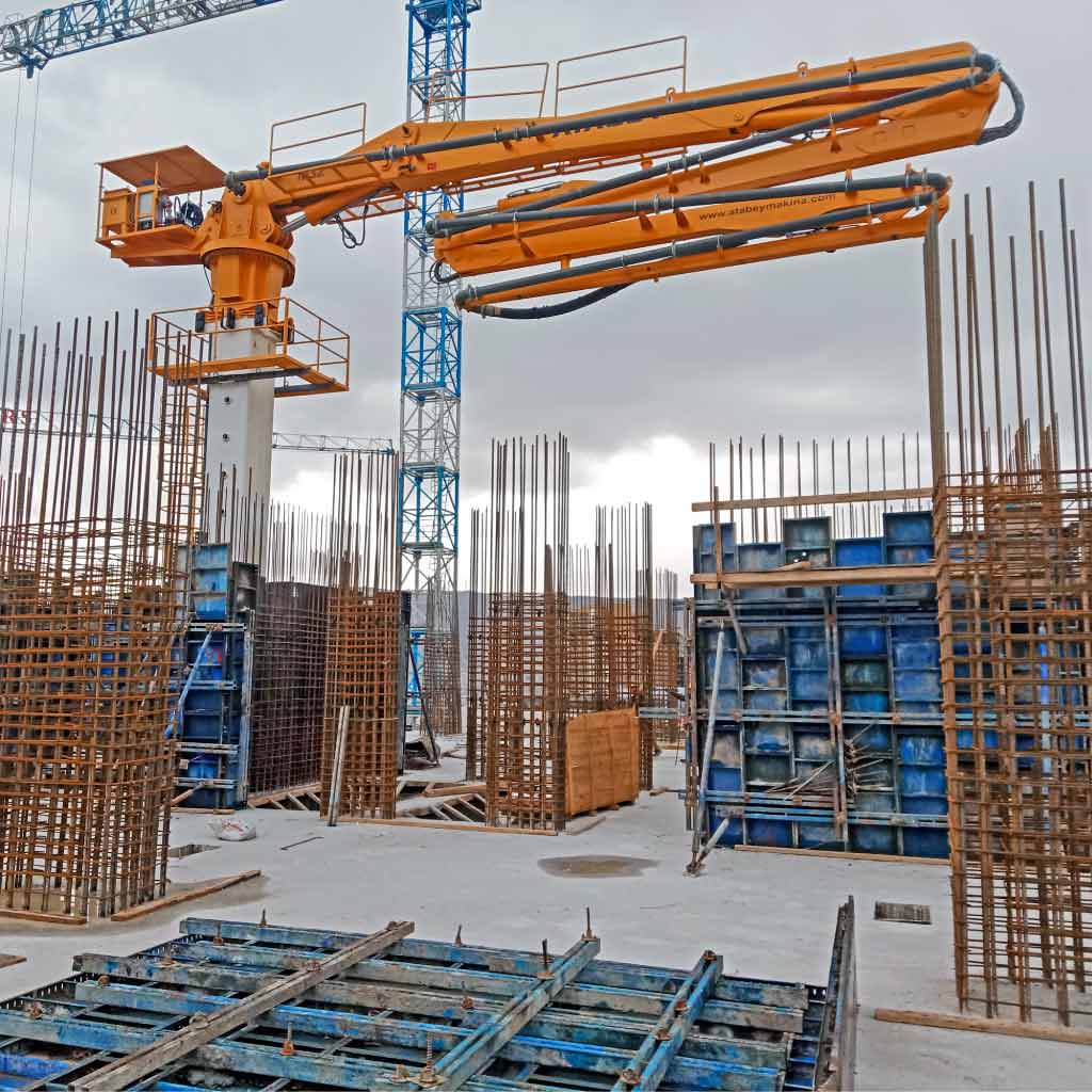 Mast Placing Boom – Concrete Placer